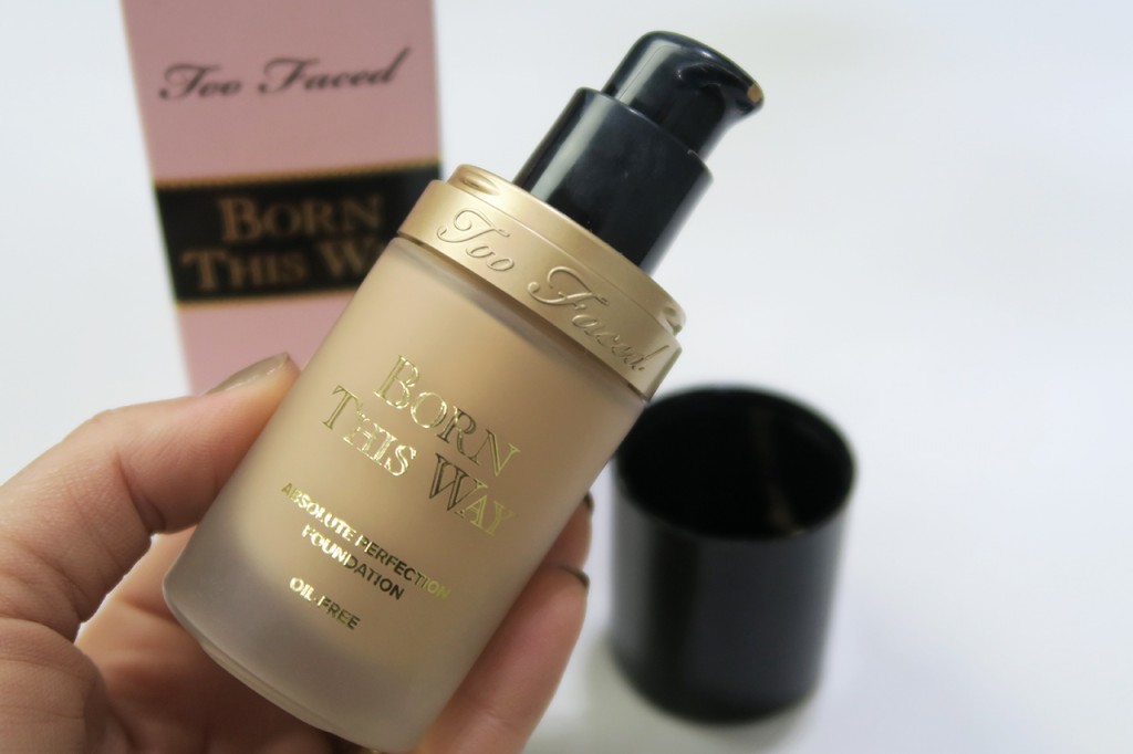 Resenha da base Born This Way da Too Faced